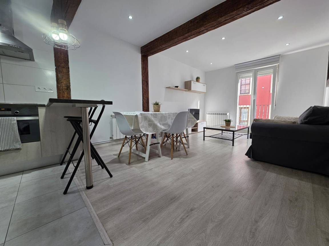 70 M² Apartamento ∙ 3 Habitaciones ∙ 4 Huéspedes - Solares