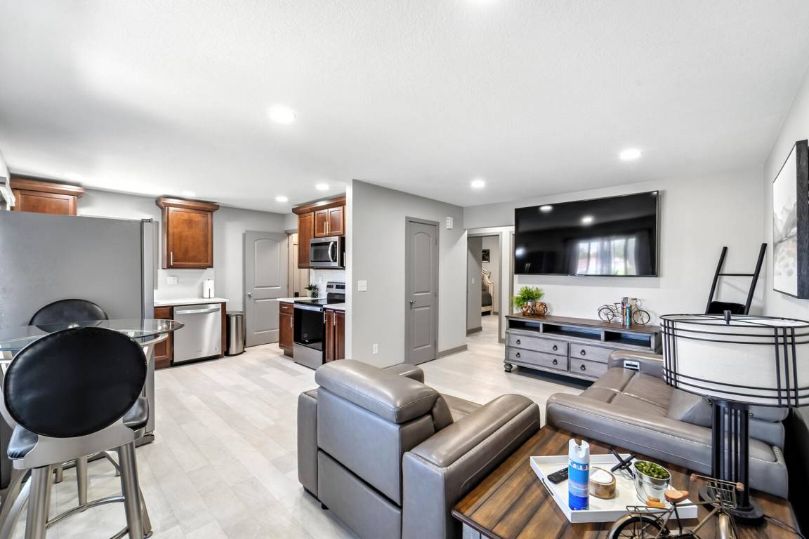 79 M² Apartment ∙ 2 Bedrooms ∙ 4 Guests - Des Moines, IA