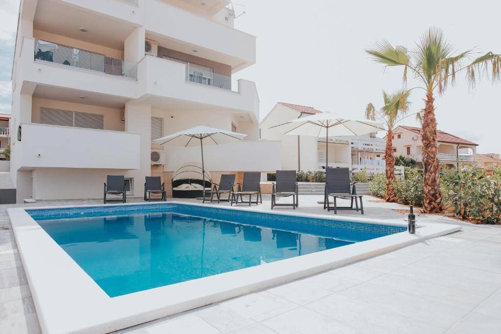 260 M² House ∙ 6 Bedrooms ∙ 20 Guests - Novalja