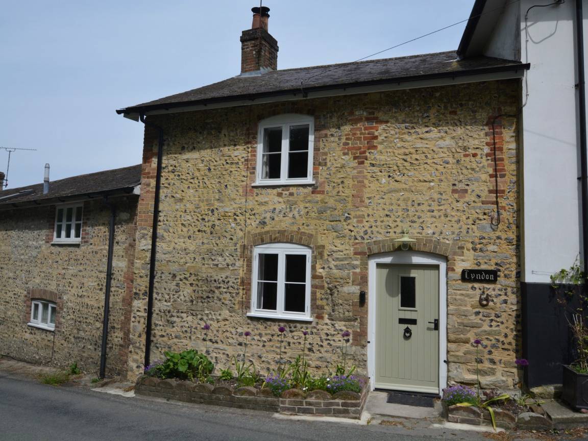 Cottage ∙ 2 Bedrooms ∙ 4 Guests - Dorchester
