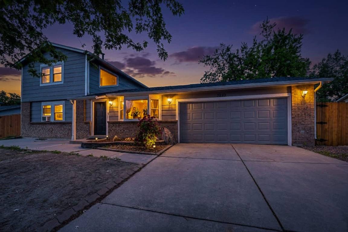 Apartment ∙ 4 Bedrooms ∙ 8 Guests - Arvada, CO