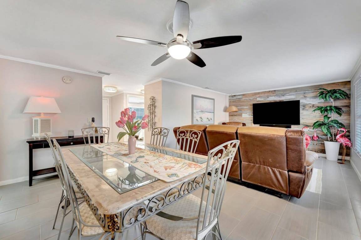 House ∙ 2 Bedrooms ∙ 5 Guests - Tarpon Springs, FL