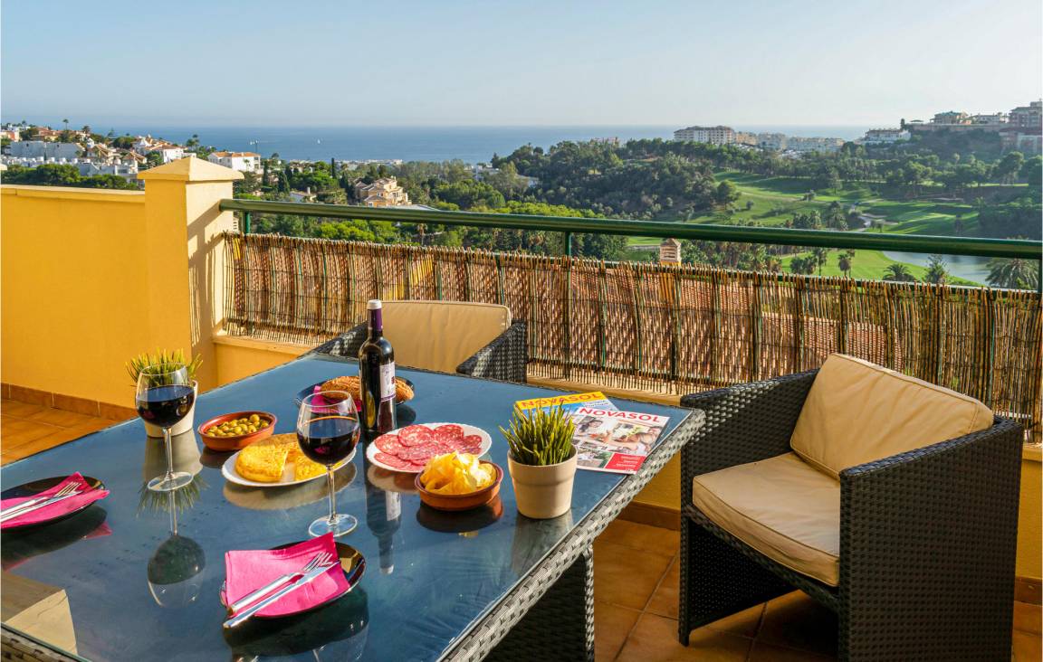 150 M² Apartment ∙ 2 Bedrooms ∙ 4 Guests - Benalmádena