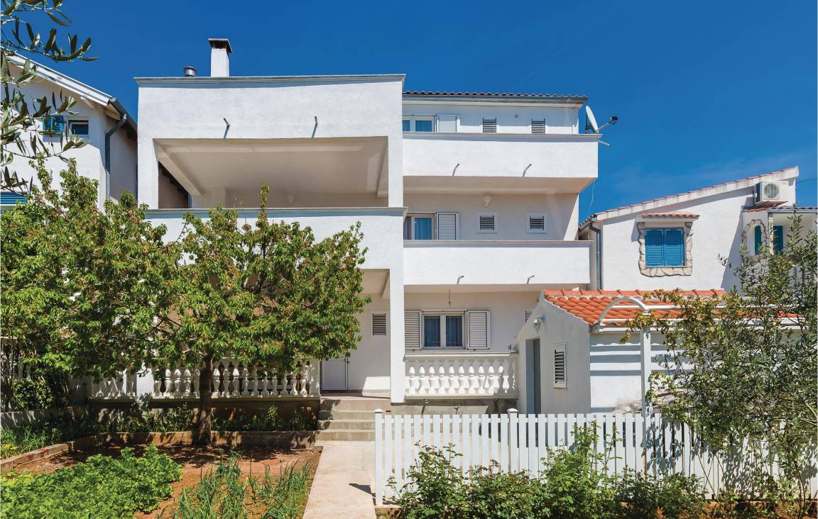 80 M² Apartment ∙ 4 Bedrooms ∙ 6 Guests - Vodice, Croatia