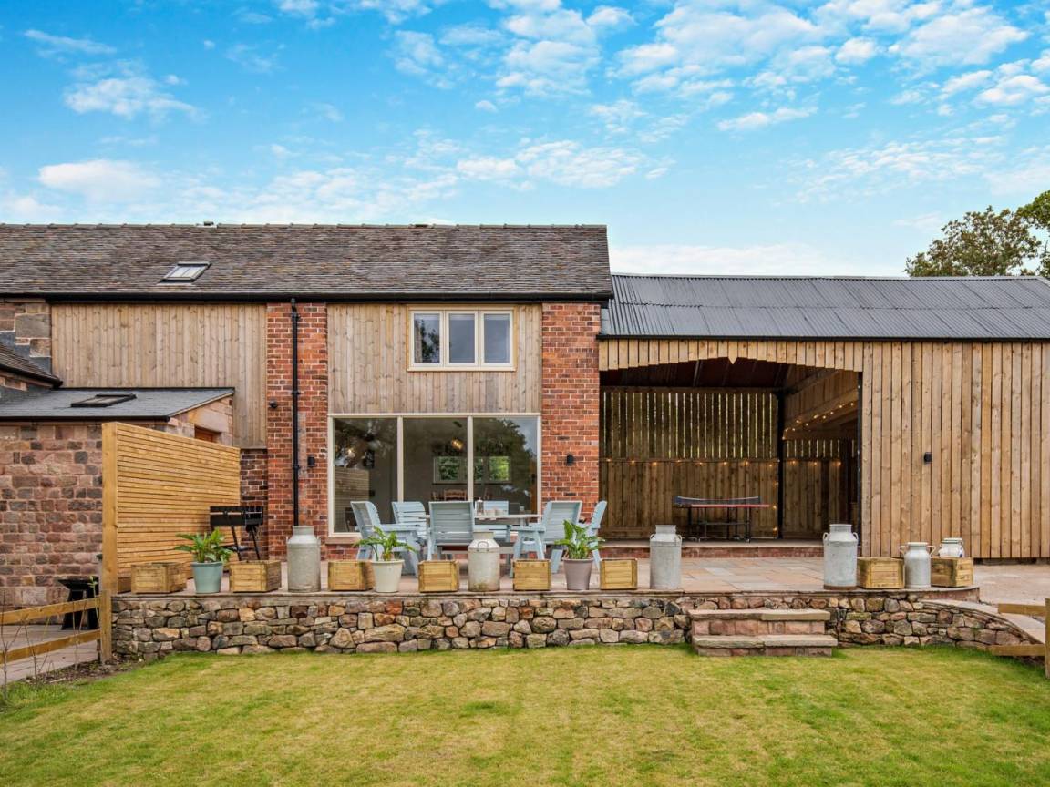 Cottage ∙ 4 Bedrooms ∙ 8 Guests - Stoke-on-Trent