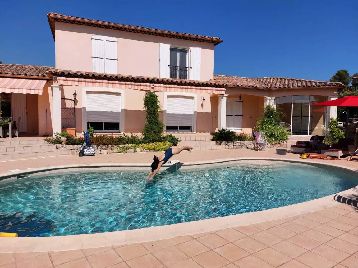 150 M² Maison De Vacances ∙ 4 Chambres ∙ 8 Personnes - Saint-Raphaël