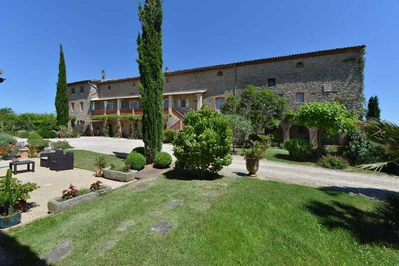 180 M² Gîte ∙ 6 Chambres ∙ 12 Personnes - Gard