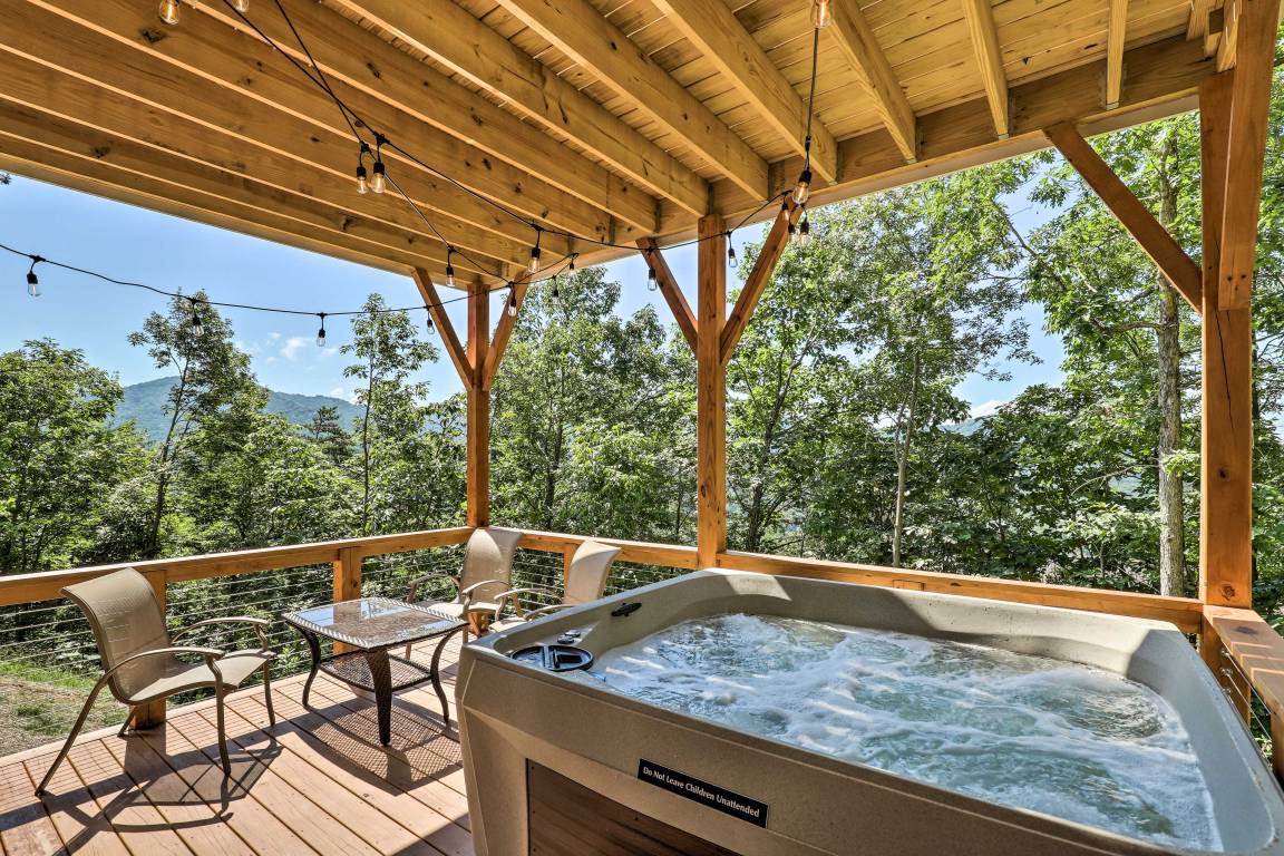 222 M² House ∙ 4 Bedrooms ∙ 9 Guests - Asheville, NC