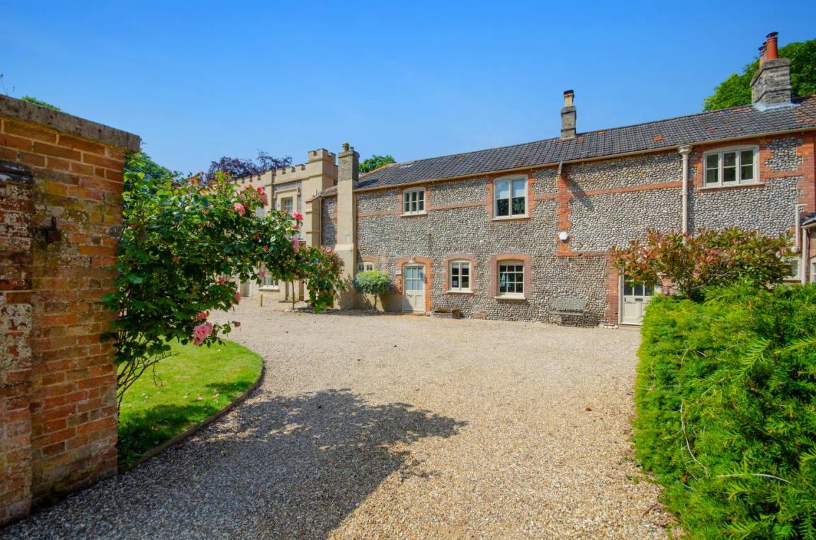 Cottage ∙ 3 Bedrooms ∙ 6 Guests - Holt