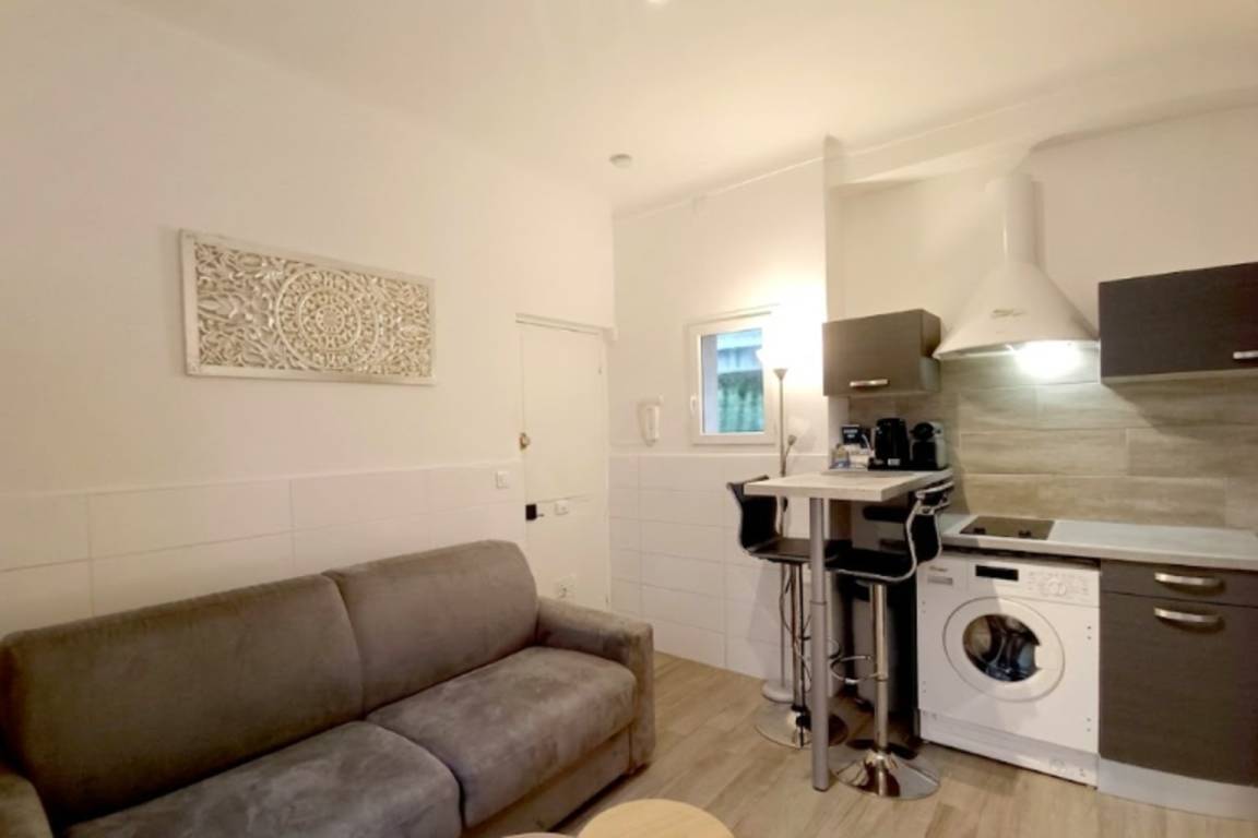 18 M² Studio Flat ∙ 2 Guests - Nice