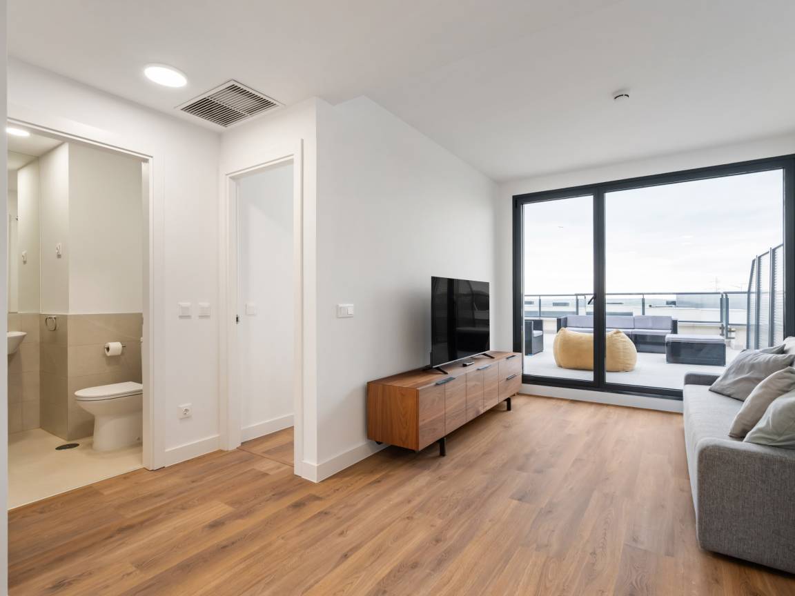 70 M² Apartamento ∙ 2 Habitaciones ∙ 6 Huéspedes - Tres Cantos