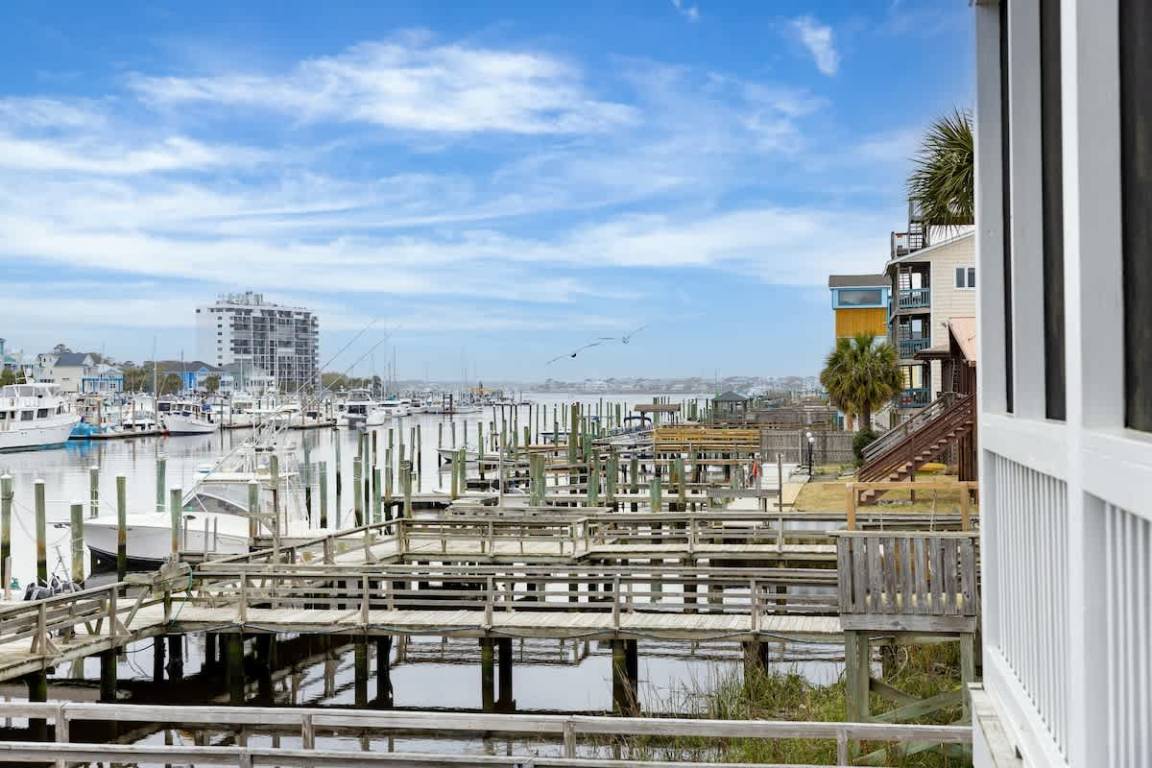 Apartment ∙ 3 Bedrooms ∙ 8 Guests - Carolina Beach, NC