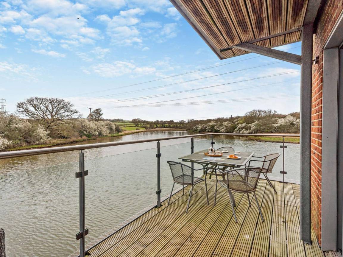 Cottage ∙ 4 Bedrooms ∙ 8 Guests - Fareham