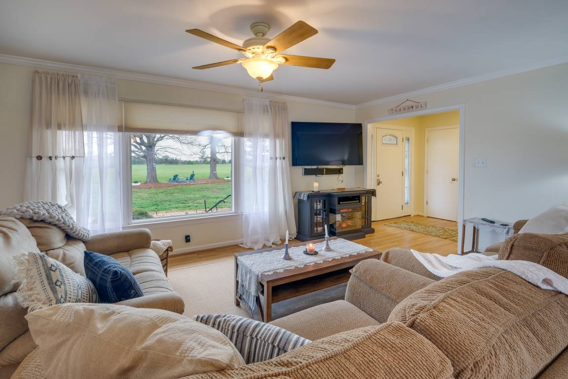 148 M² House ∙ 3 Bedrooms ∙ 6 Guests - Midland, VA