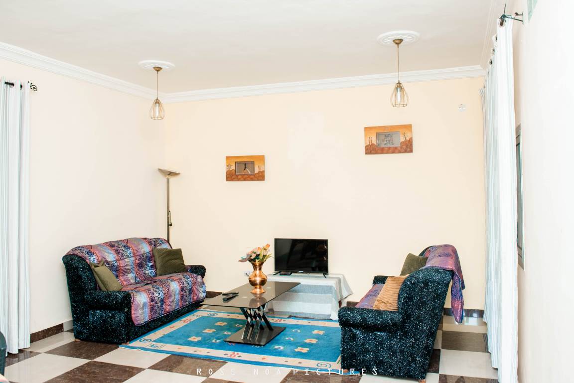 90 M² Ferienwohnung ∙ 3 Schlafzimmer ∙ 5 Gäste - Jaunde
