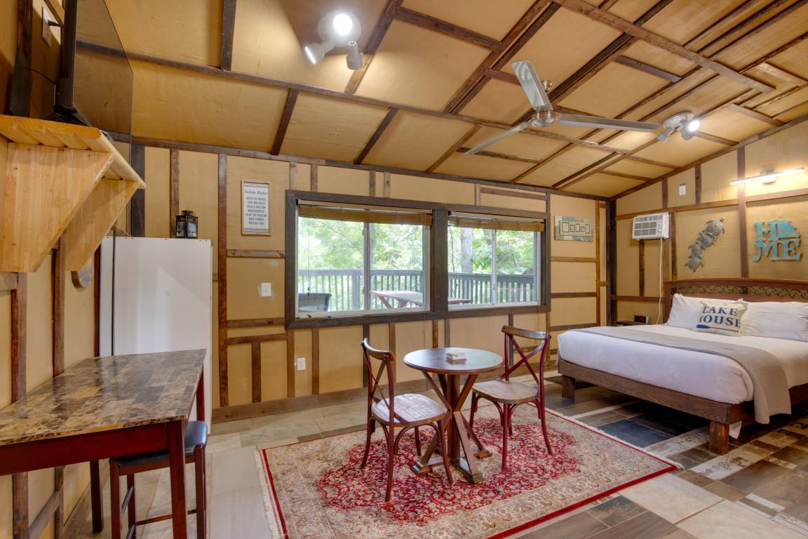 78 M² Apartment ∙ 2 Guests - Odessa, MO