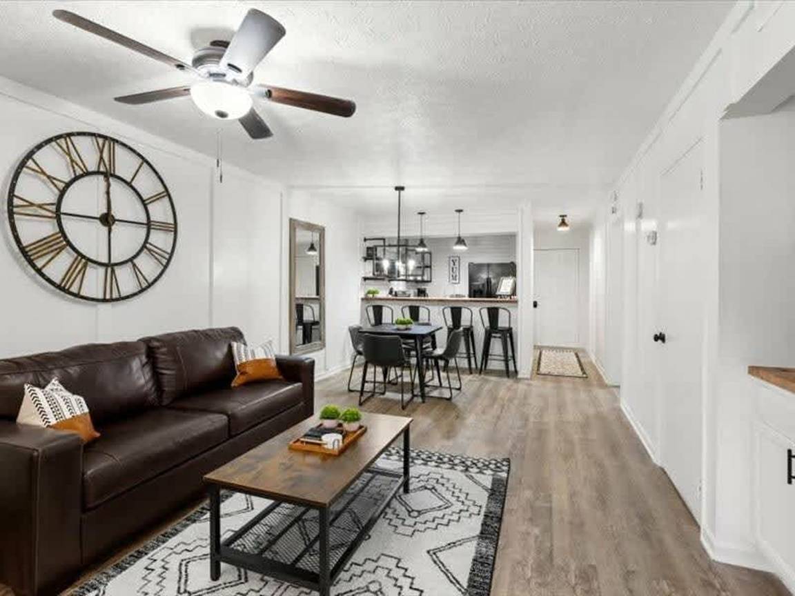 Apartment ∙ 2 Bedrooms ∙ 6 Guests - Gatlinburg, TN