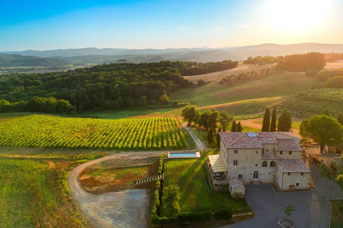 430 M² Casa Rural ∙ 9 Habitaciones ∙ 20 Huéspedes - Montalcino