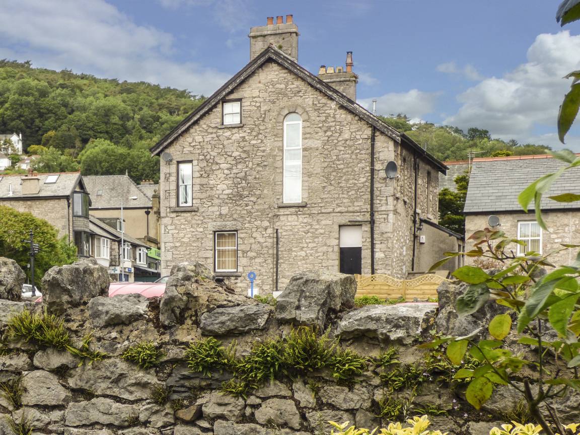 Cottage ∙ 5 Bedrooms ∙ 8 Guests - Grange-over-Sands