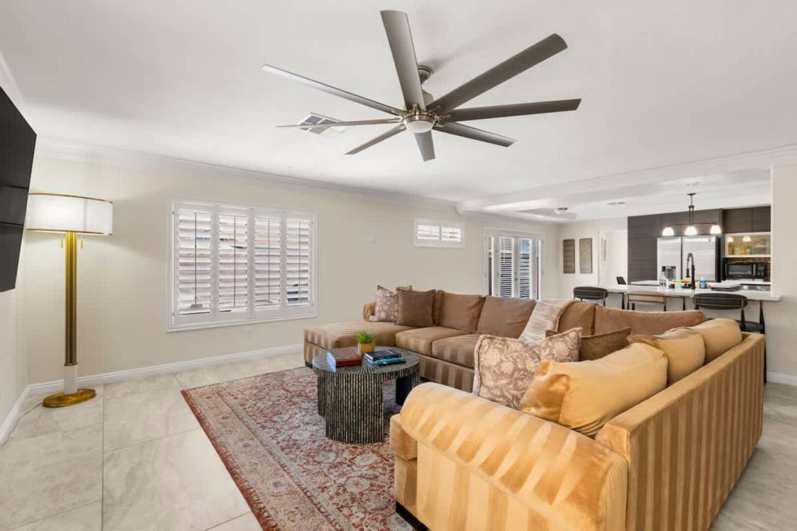 70 M² House ∙ 5 Bedrooms ∙ 12 Guests - Las Vegas, NV