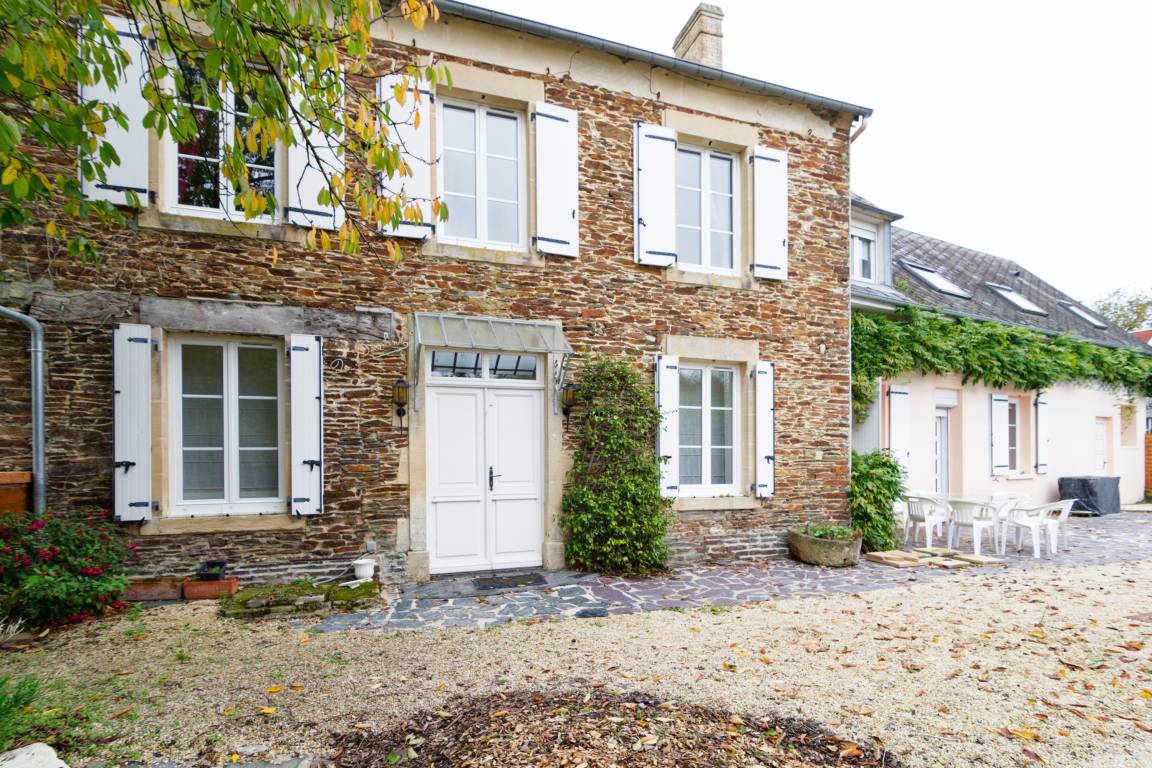 140 M² Maison De Vacances ∙ 3 Chambres ∙ 6 Personnes - Bayeux