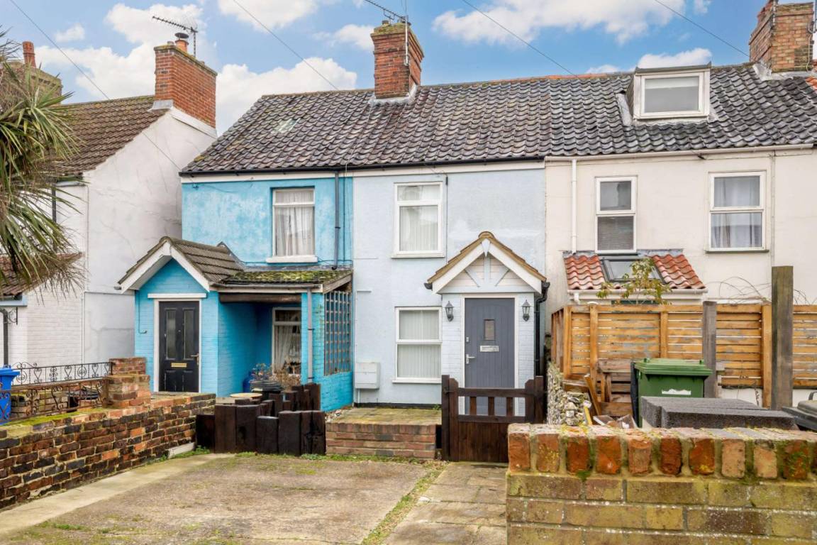 Cottage ∙ 2 Bedrooms ∙ 4 Guests - Lowestoft