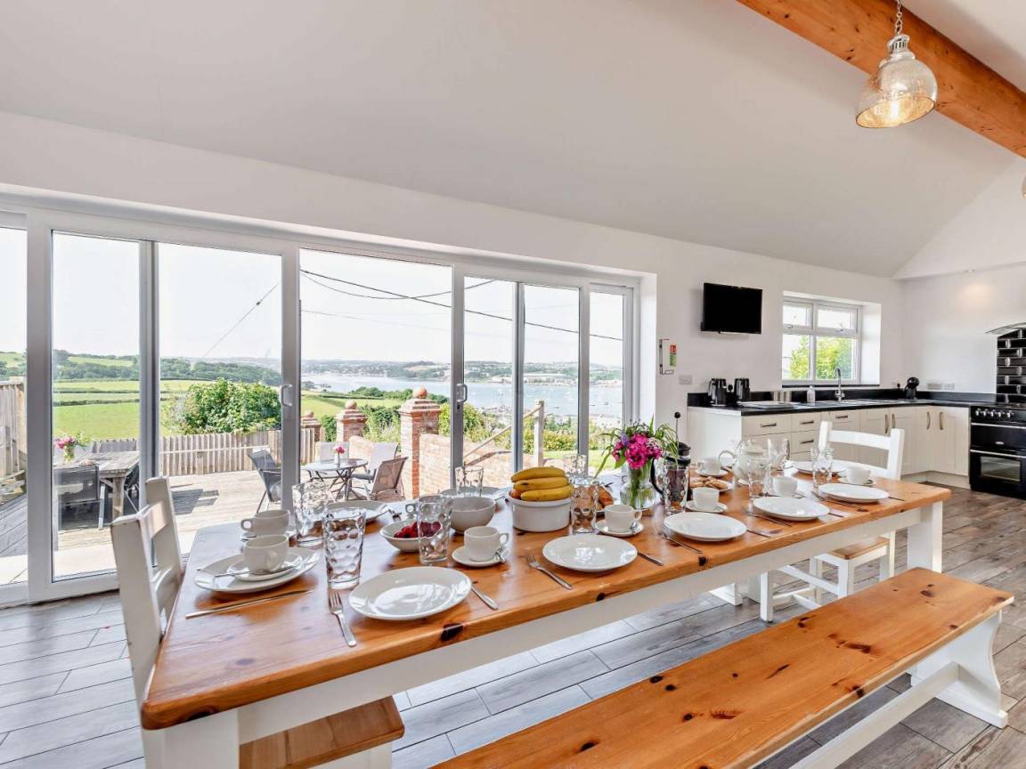 Cottage ∙ 11 Bedrooms ∙ 24 Guests - Appledore
