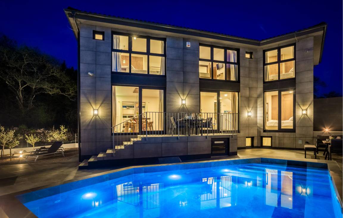 220 M² House ∙ 4 Bedrooms ∙ 8 Guests - Krk Island