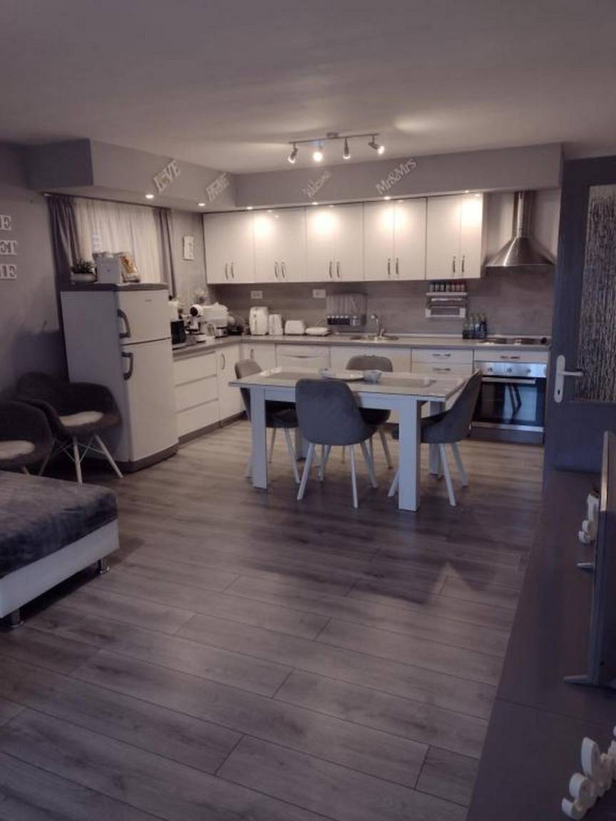 100 M² Ferienwohnung ∙ 3 Schlafzimmer ∙ 6 Gäste - Skradin