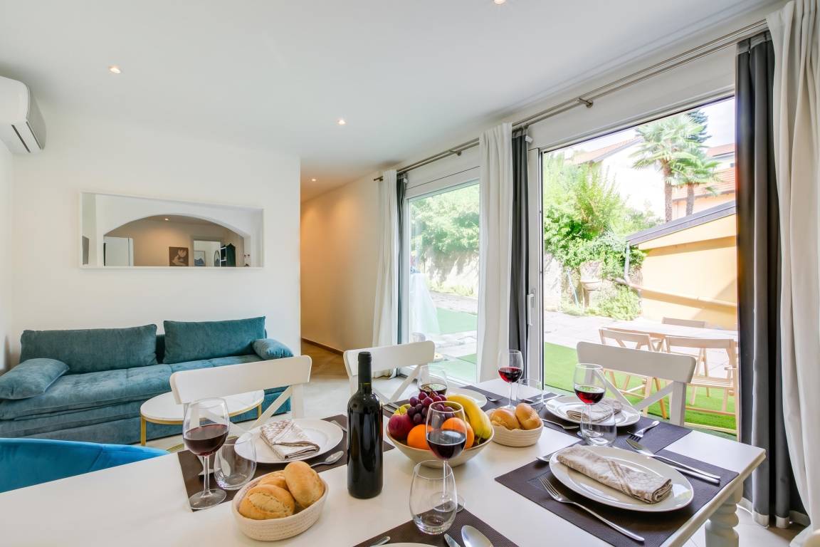 75 M² Apartment ∙ 2 Bedrooms ∙ 5 Guests - Arona, Italy
