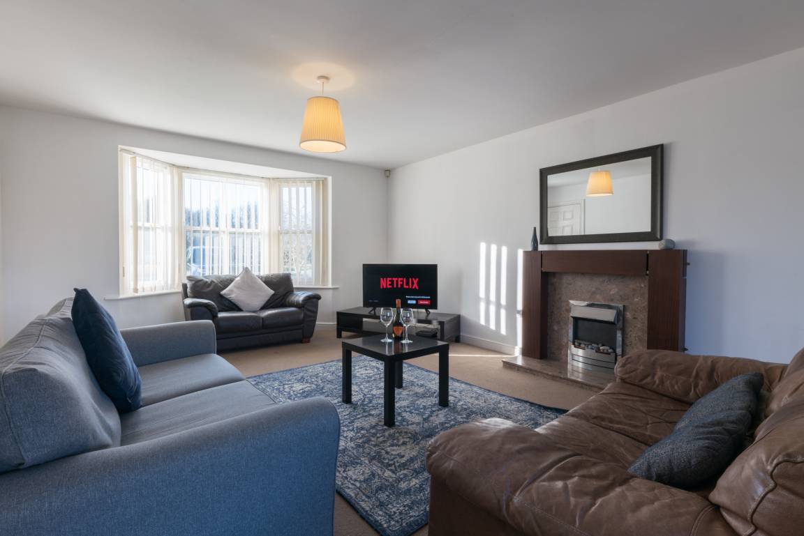 191 M² House ∙ 6 Bedrooms ∙ 13 Guests - Durham
