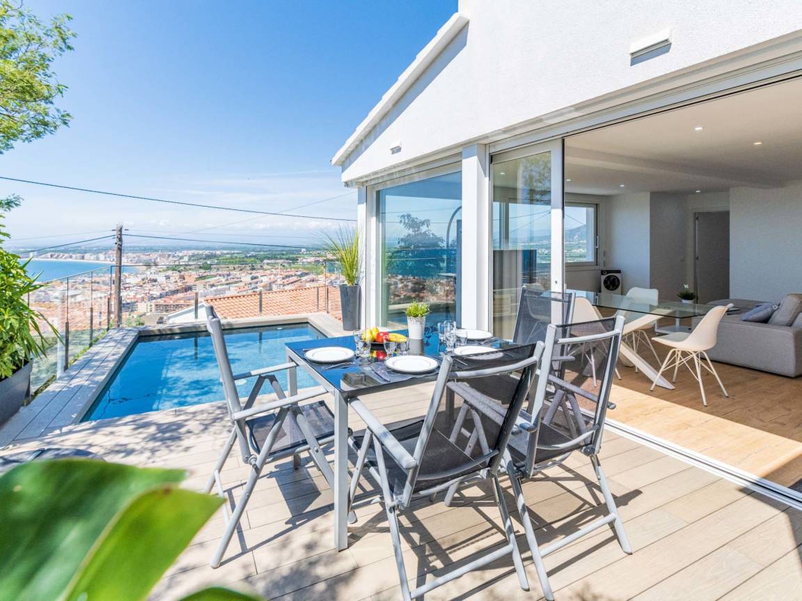 140 M² Ferienhaus ∙ 3 Schlafzimmer ∙ 6 Gäste - Roses