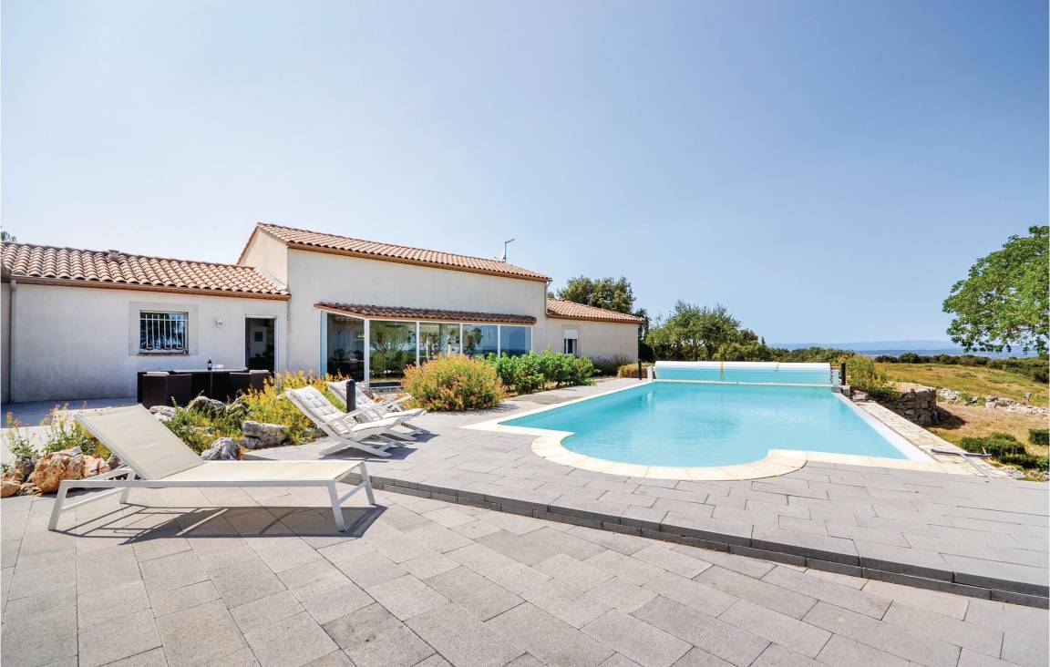 187 M² House ∙ 5 Bedrooms ∙ 9 Guests - Nîmes