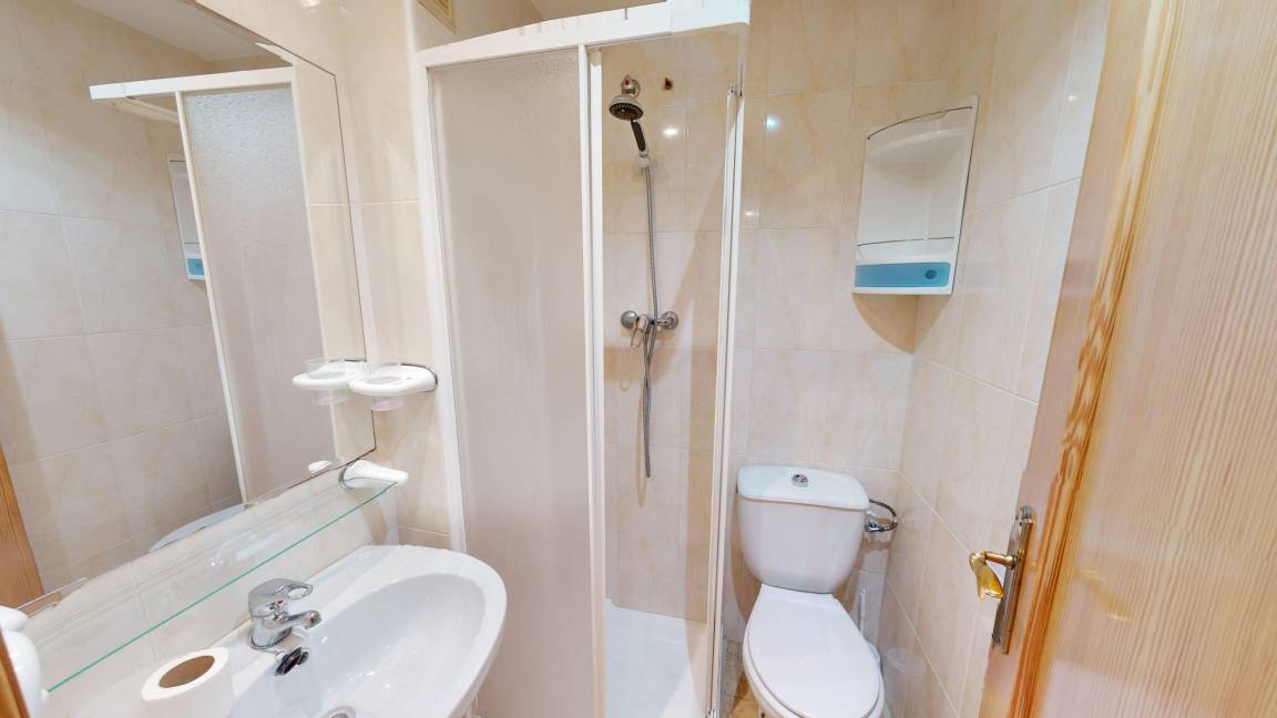 76 M² Huoneisto ∙ 2 Makuuhuonetta ∙ 4 Vierasta - Oliva
