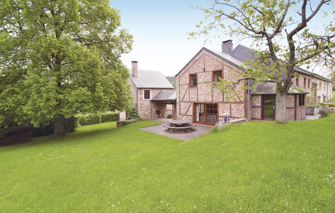 380 M² House ∙ 8 Bedrooms ∙ 17 Guests - Hotton