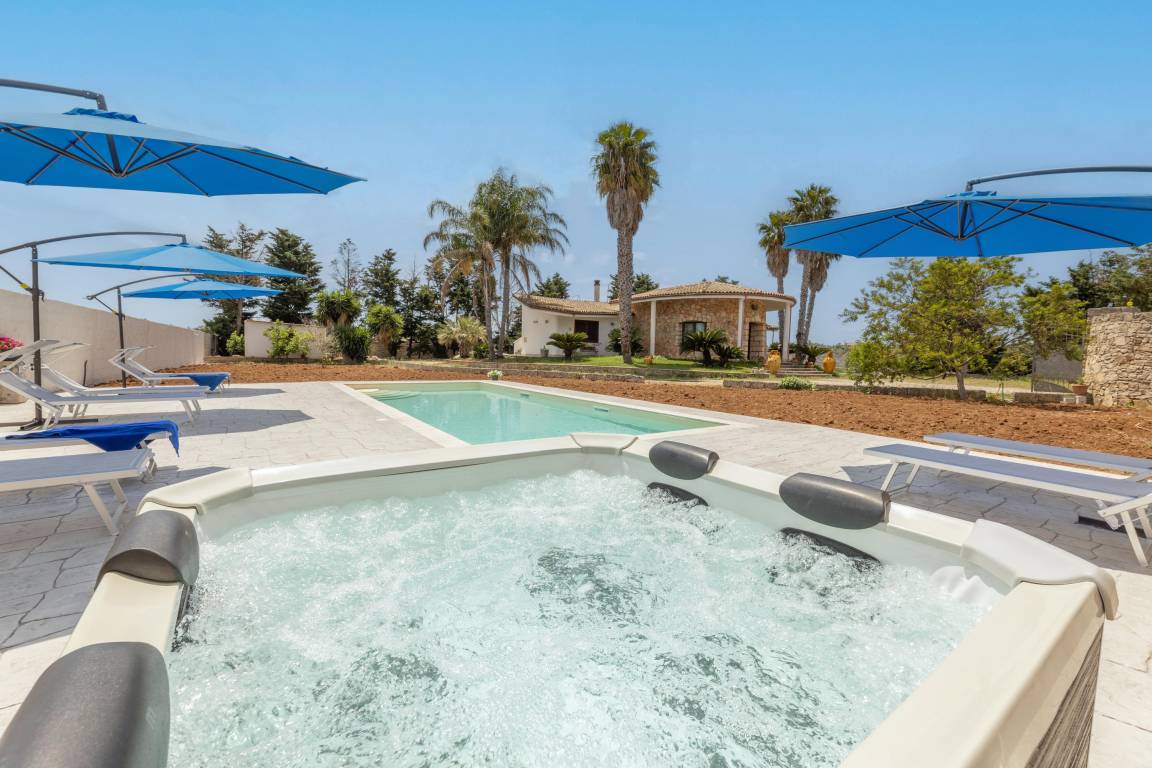 200 M² Villa ∙ 3 Schlafzimmer ∙ 7 Gäste - Torre San Giovanni