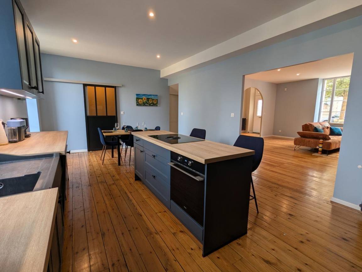 138 M² Cottage ∙ 3 Bedrooms ∙ 5 Guests - Charente