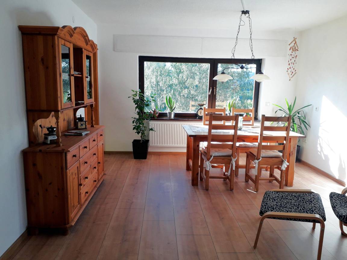 90 M² Ferienwohnung ∙ 1 Schlafzimmer ∙ 4 Gäste - Hermeskeil