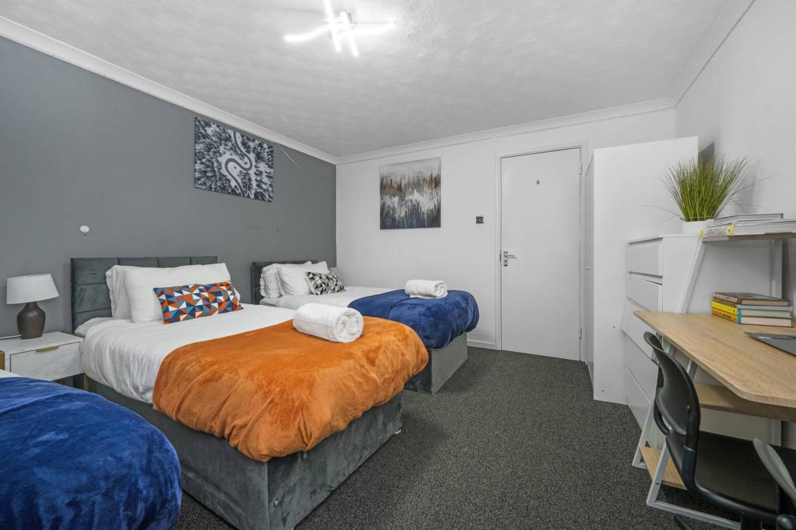 66 M² Apartment ∙ 2 Bedrooms ∙ 7 Guests - Milton Keynes