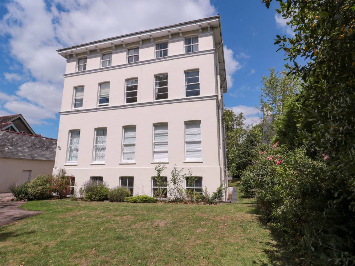 Cottage ∙ 2 Bedrooms ∙ 4 Guests - Cheltenham