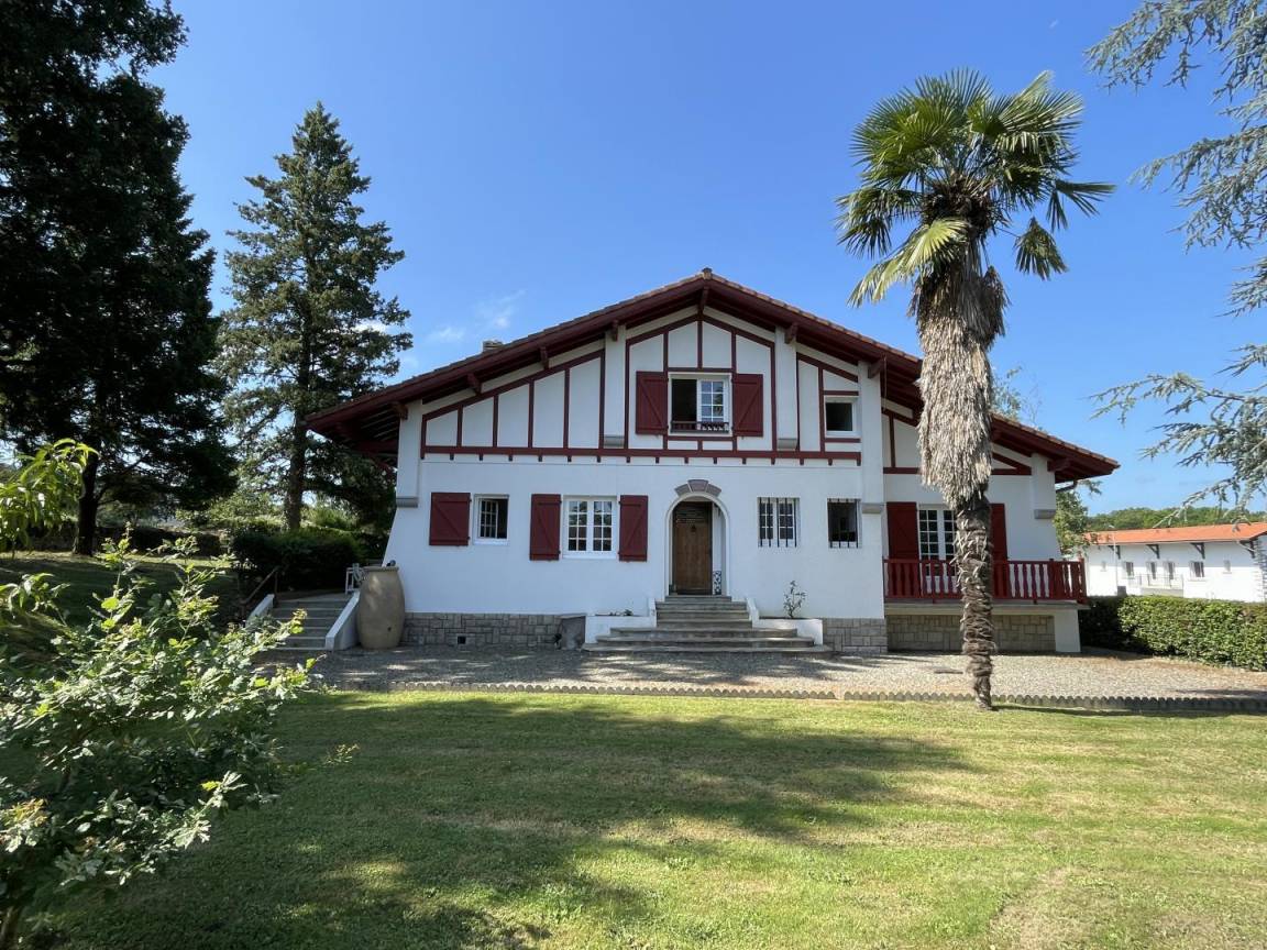 200 M² Gîte ∙ 5 Chambres ∙ 9 Personnes - Pays basque français