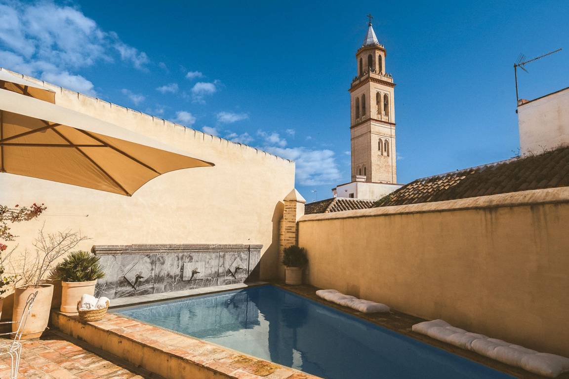 Villa ∙ 10 Habitaciones ∙ 22 Huéspedes - La Campana