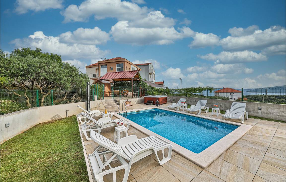 186 M² Ferienhaus ∙ 4 Schlafzimmer ∙ 10 Gäste - Seget Vranjica