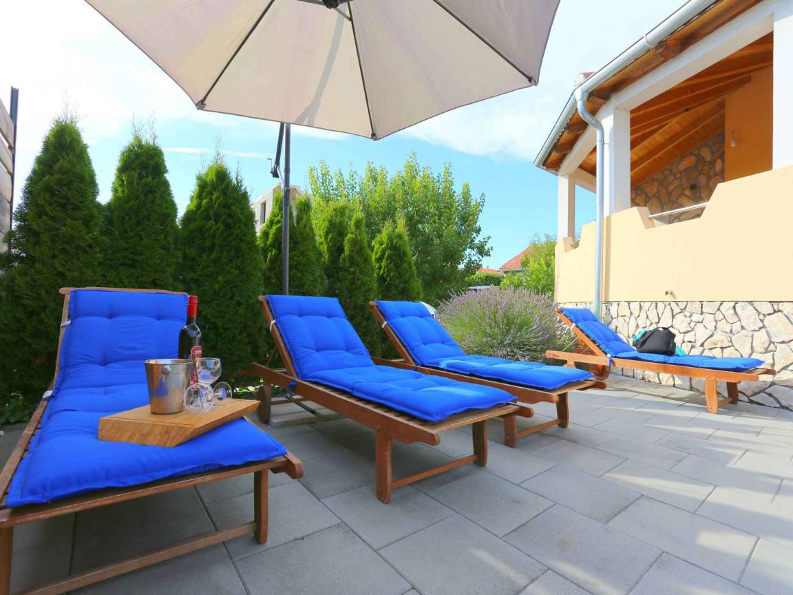 95 M² Ferienwohnung ∙ 3 Schlafzimmer ∙ 8 Gäste - Biograd na Moru