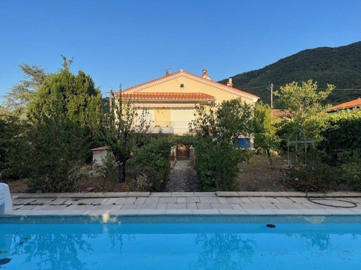 150 M² House ∙ 4 Bedrooms ∙ 8 Guests - Arles