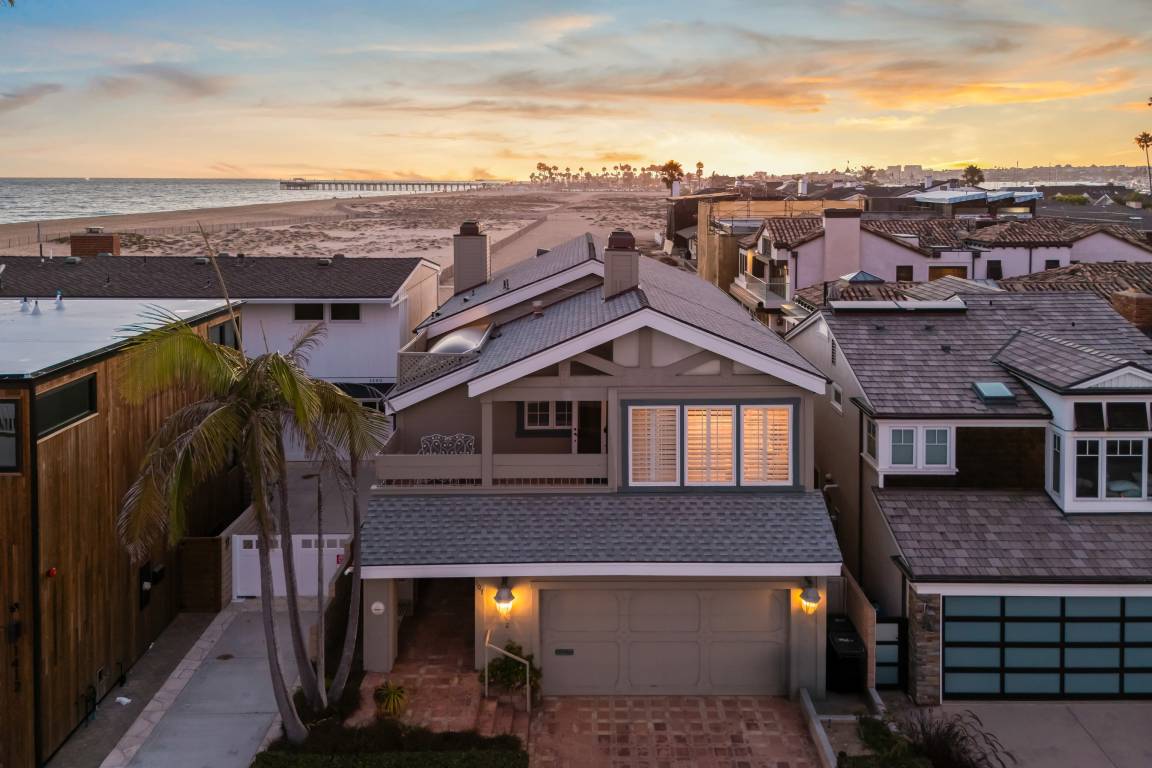 193 M² Talo ∙ 3 Makuuhuonetta ∙ 6 Vierasta - Newport