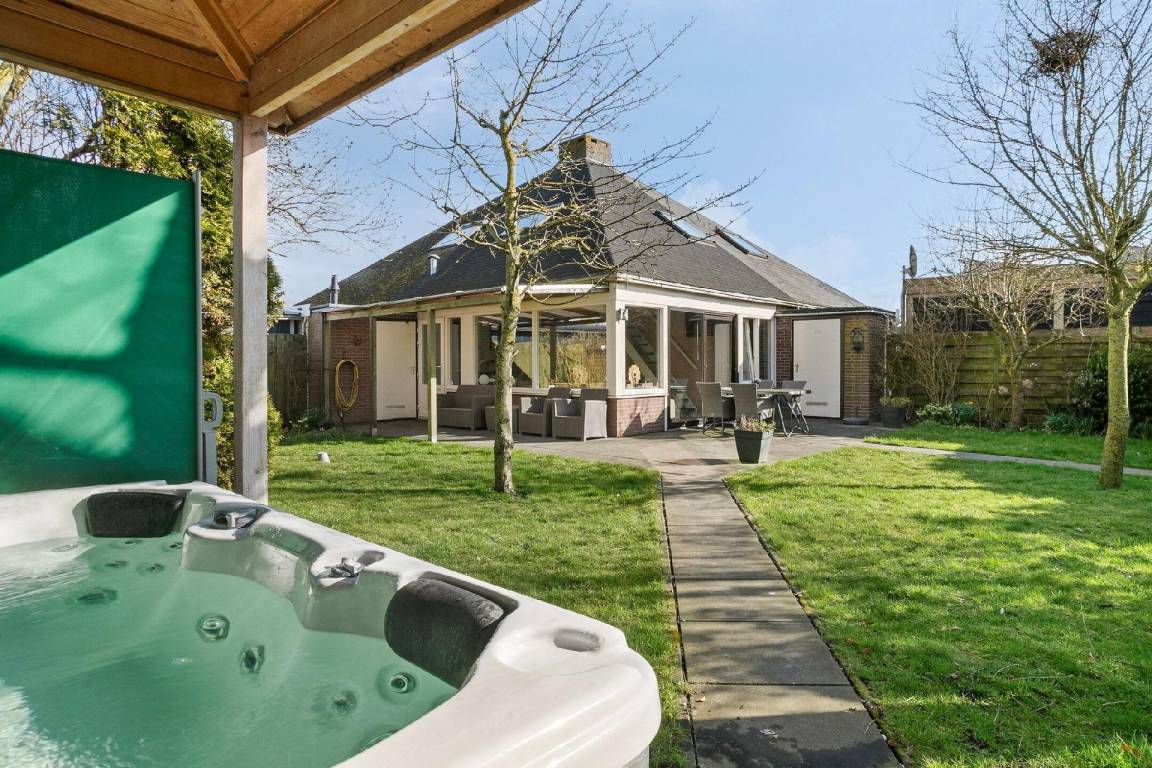 65 M² House ∙ 2 Bedrooms ∙ 4 Guests - Zeeland