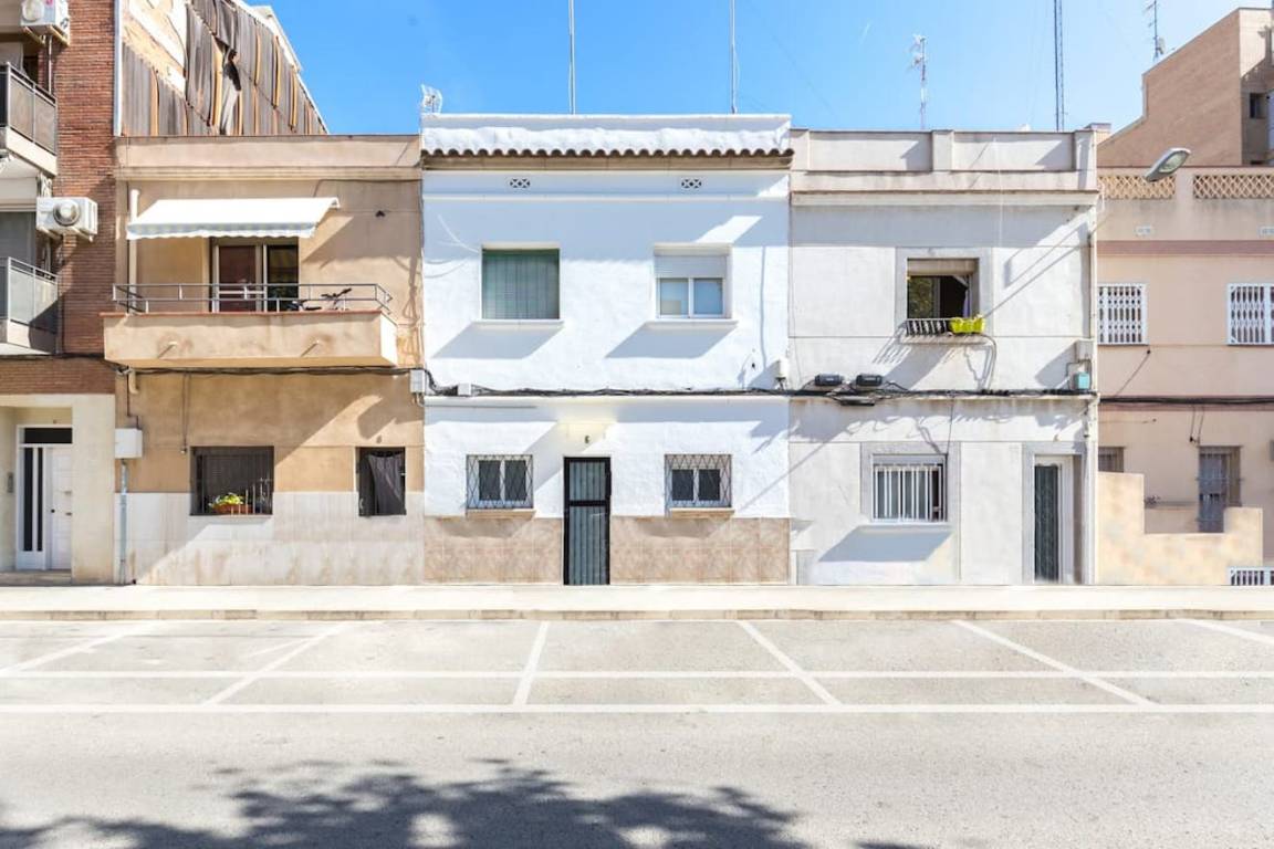 88 M² Appartement ∙ 3 Slaapkamers ∙ 6 Gasten - Cornellà de Llobregat