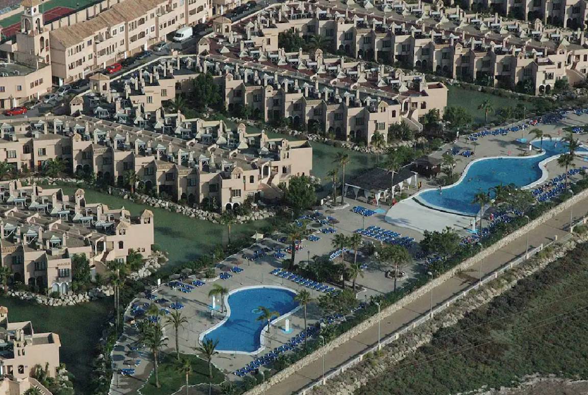 105 M² Apartamento ∙ 2 Habitaciones ∙ 6 Huéspedes - San Fernando, España