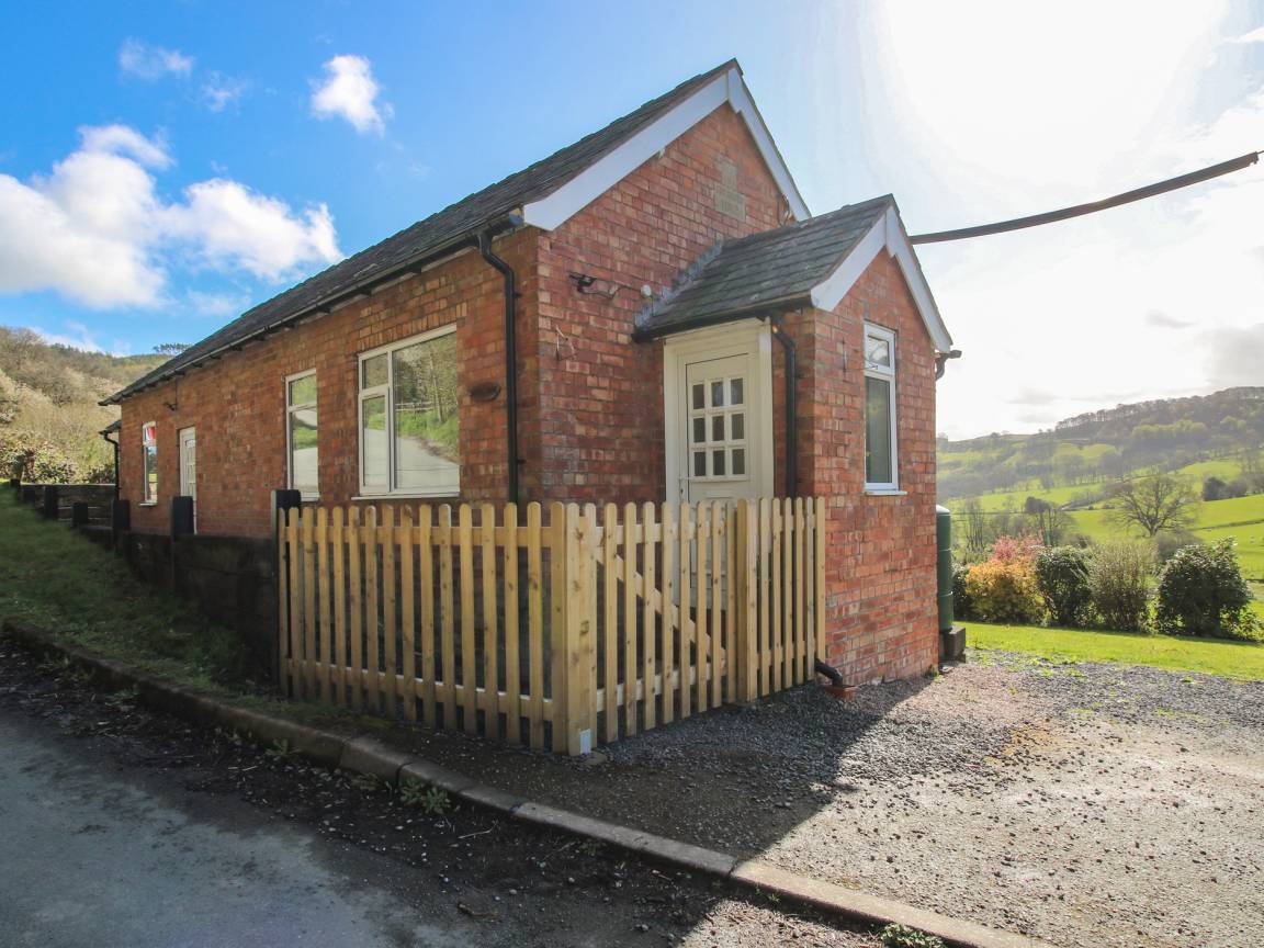 Cottage ∙ 2 Bedrooms ∙ 4 Guests - Welshpool